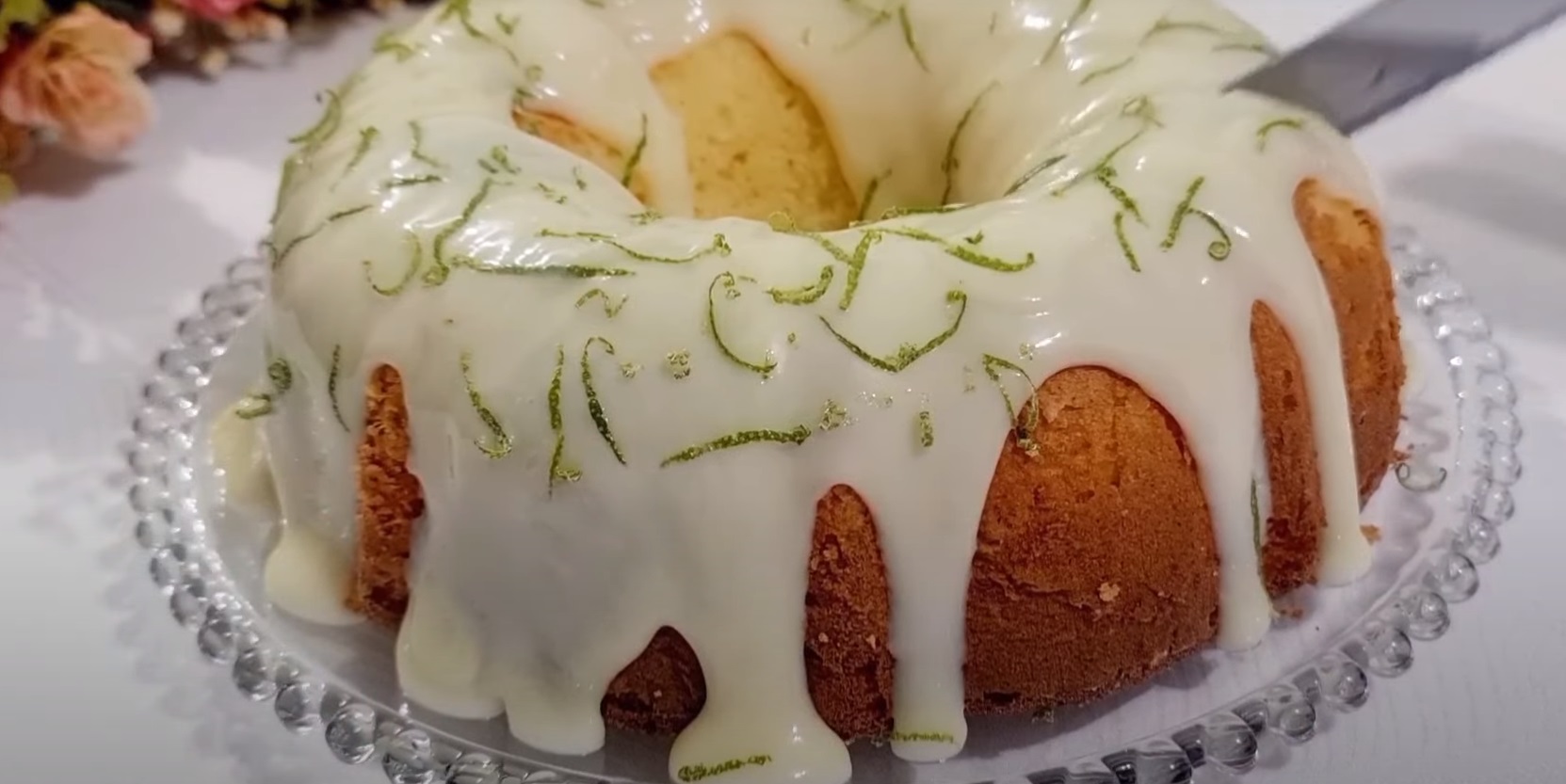 "Bolo de Limão Incrivelmente Fofinho: Experimente essa Delícia!"