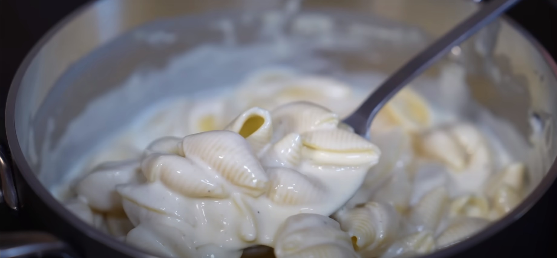 Macarrão com creme de leite e creme de trigp