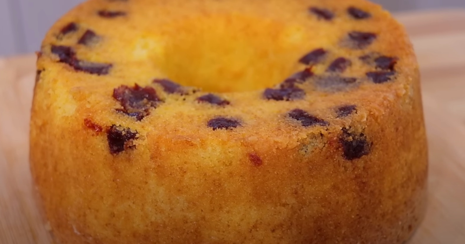 Bolo de Fubá com Milho e Geleia de Morango