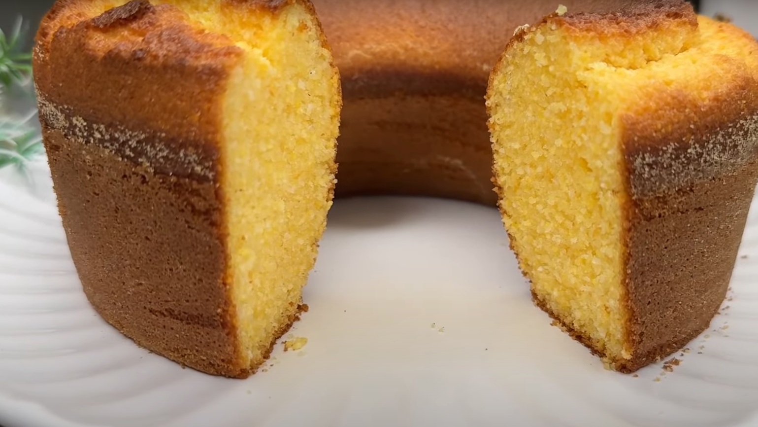 Bolo de fubá amanteigado fácil: receita de liquidificador
