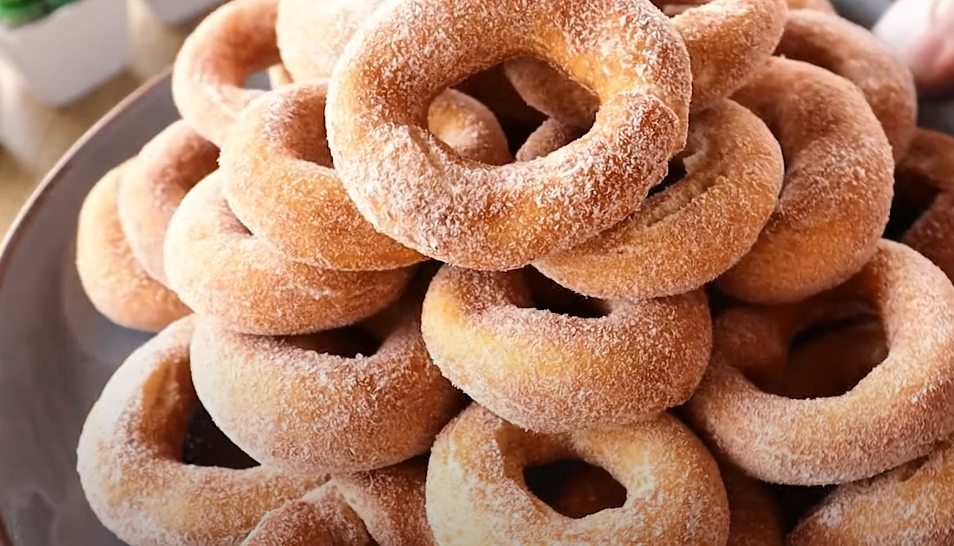 Rosquinha frita com açúcar e canela receita simples e fácil